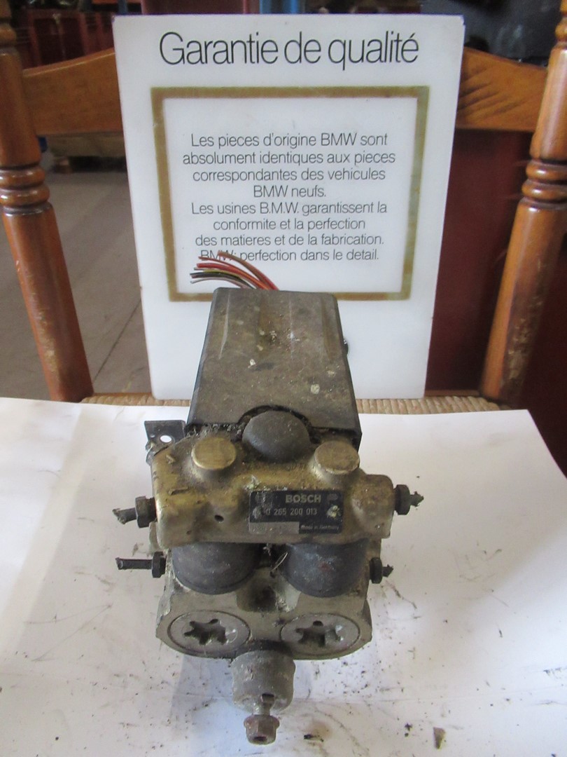 Bloc ABS ( groupe hydraulique ) de BMW 325IX e30 compatible e32 e34 référence 0265200013 ...